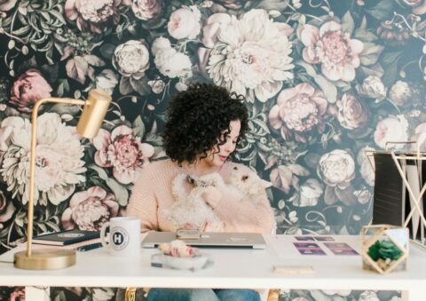 10 Best Floral Wallpaper Looks That Feel Straight Out of Pinterest